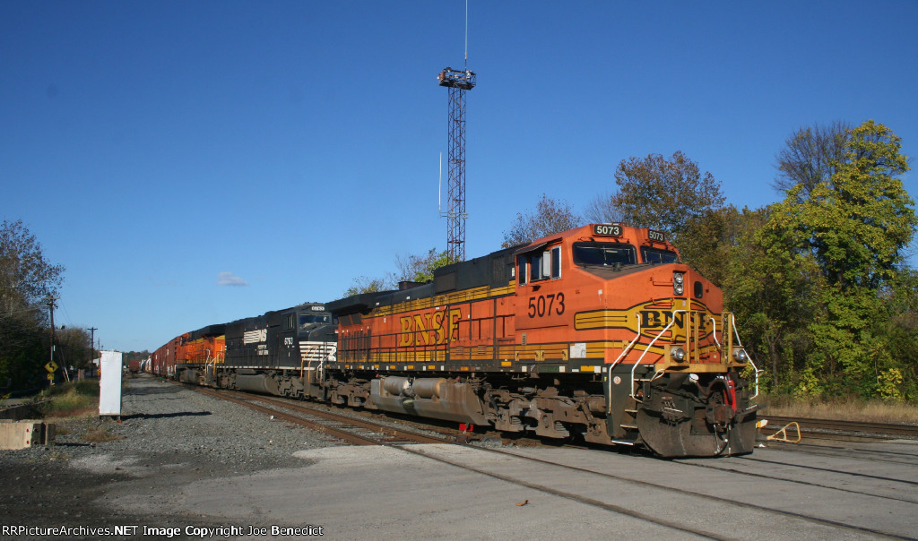 BNSF 5073 on K38